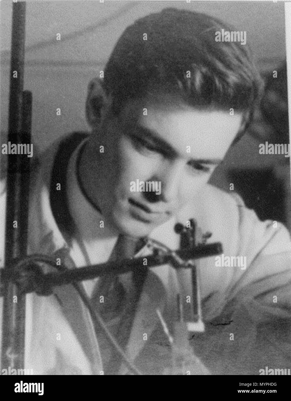 . English: Robert H.Goetz in Bethe’s laboratory in 1932. Courtesy of Dr ...