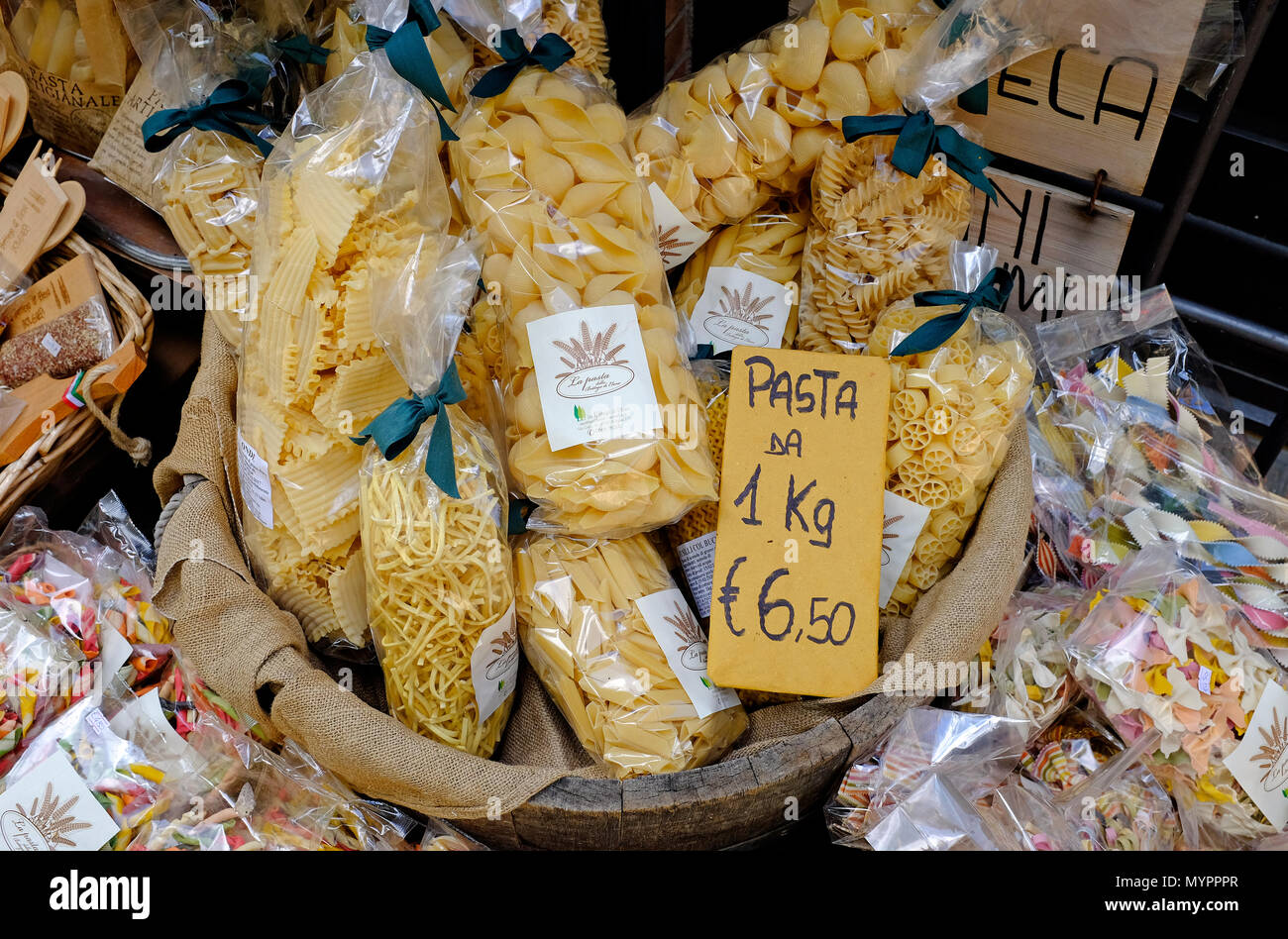 Pasta display hi-res stock photography and images - Alamy