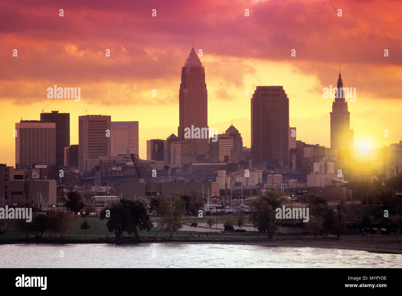 1992 HISTORICAL DOWNTOWN CLEVELAND SKYLINE OHIO USA Stock Photo - Alamy