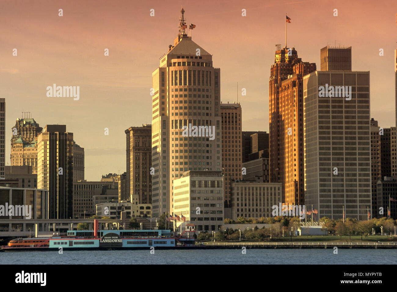Vintage, detroit skyline hi-res stock photography and images - Alamy