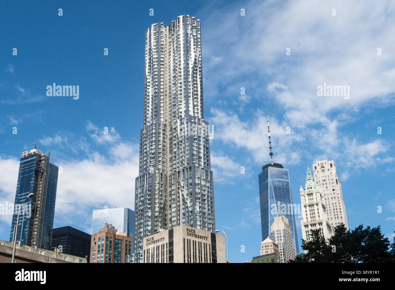Frank gehry spruce street hi-res stock photography and images - Alamy