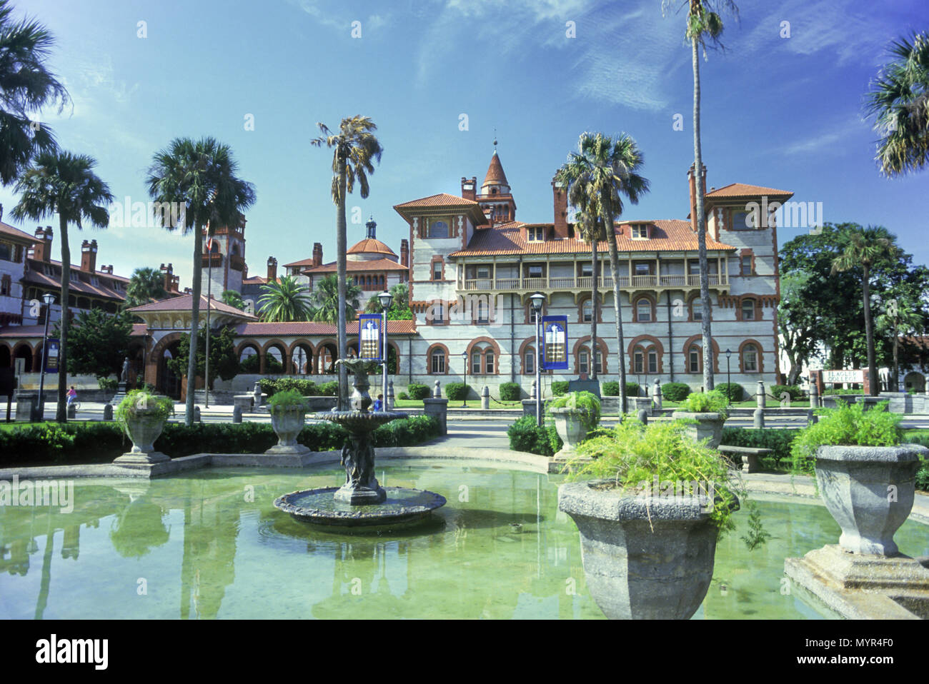 College in 1990s hi-res stock photography and images - Alamy