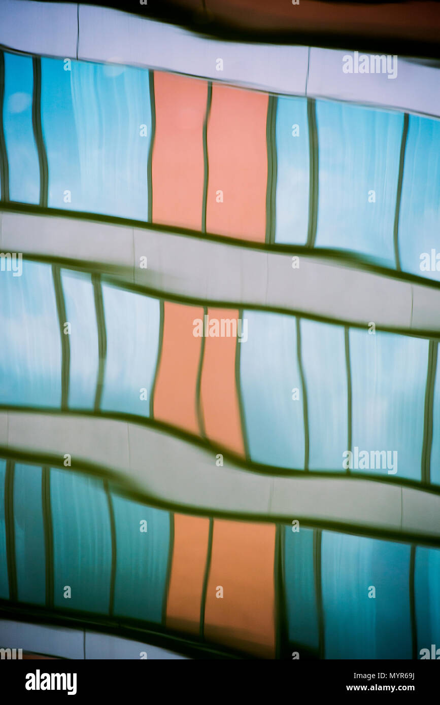 Building reflected in water hi-res stock photography and images - Alamy