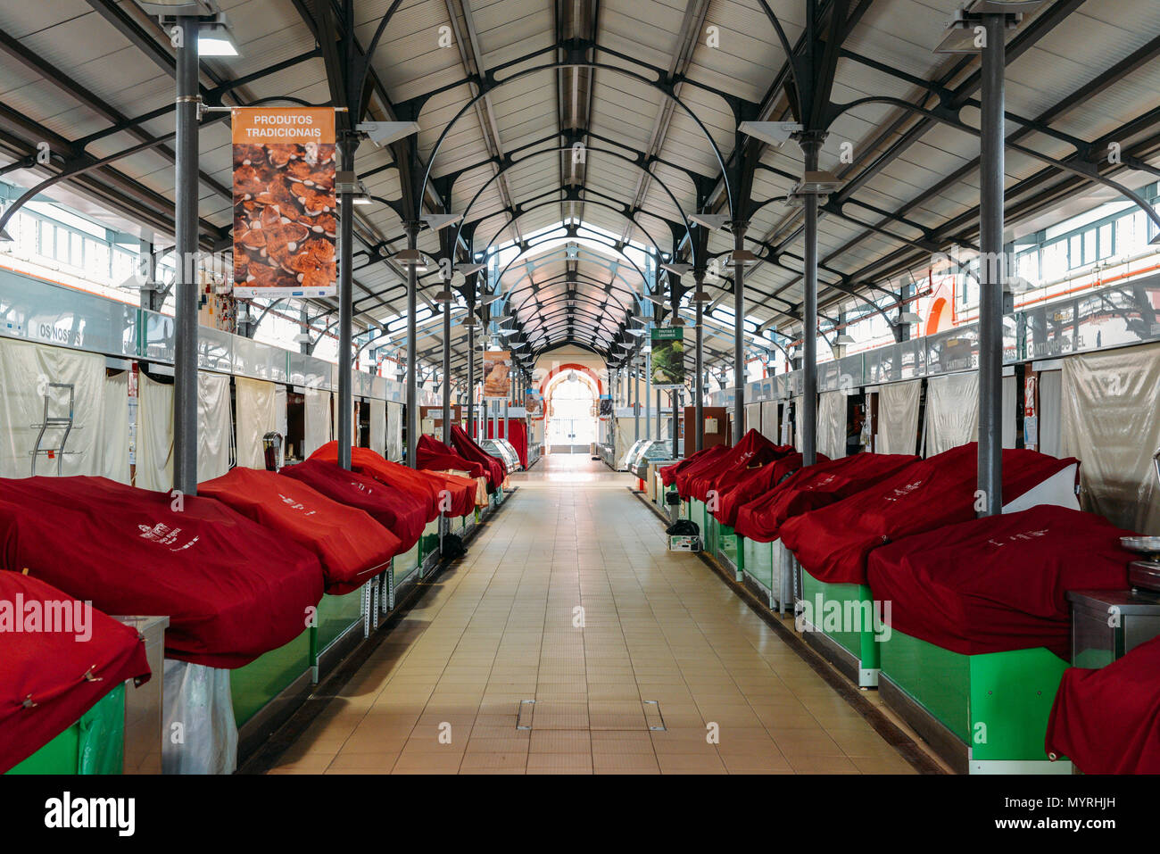 Empty fish hall hi-res stock photography and images - Alamy