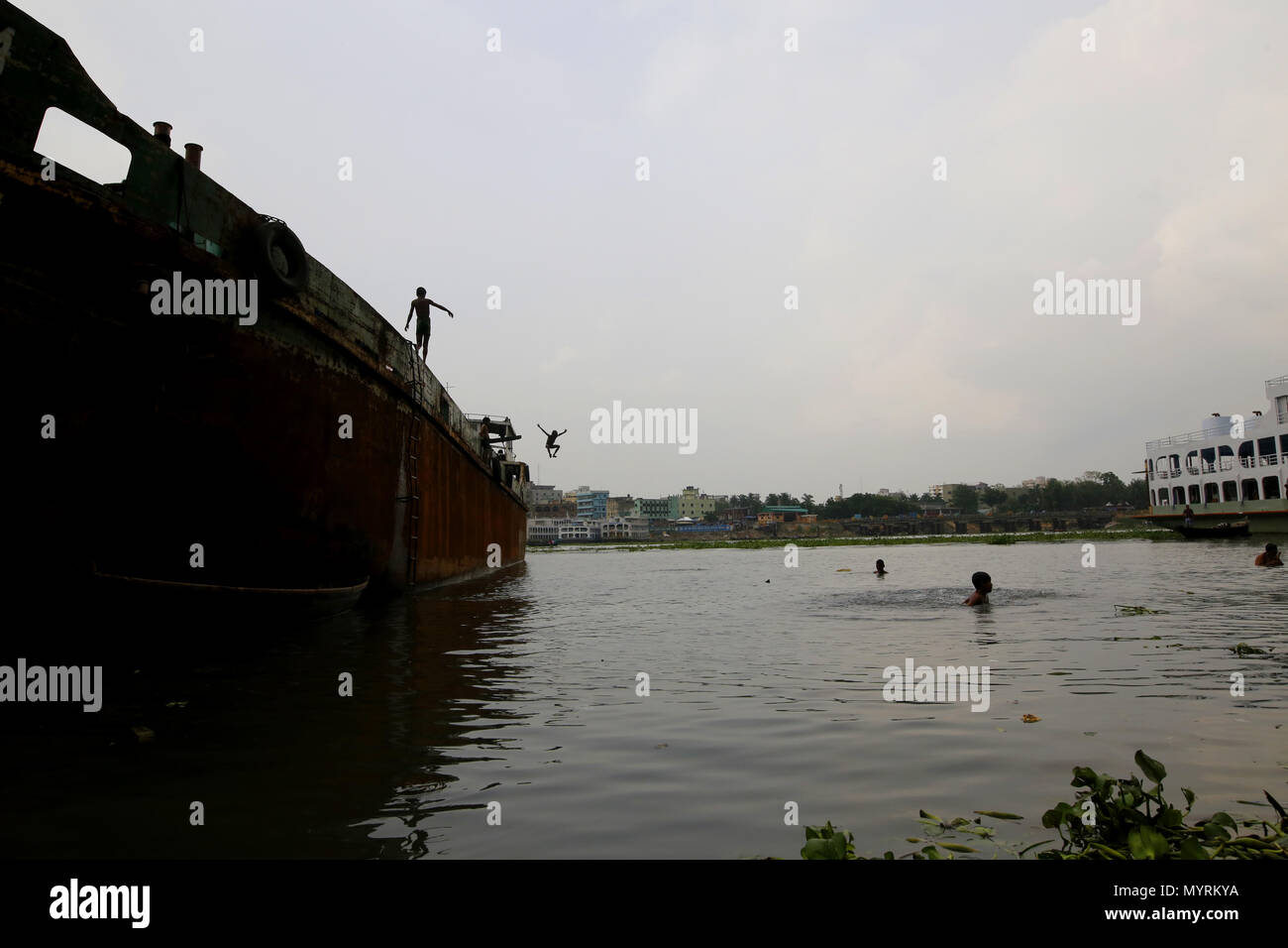 Bangladesh river water children hi-res stock photography and images - Alamy