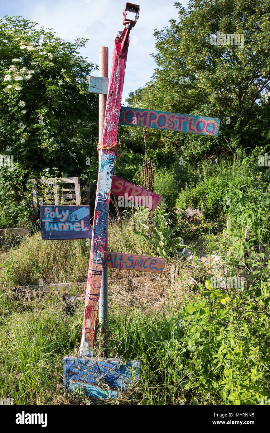 Sipson, UK. 5th June, 2018. A signpost at Grow Heathrow, an off-grid ...