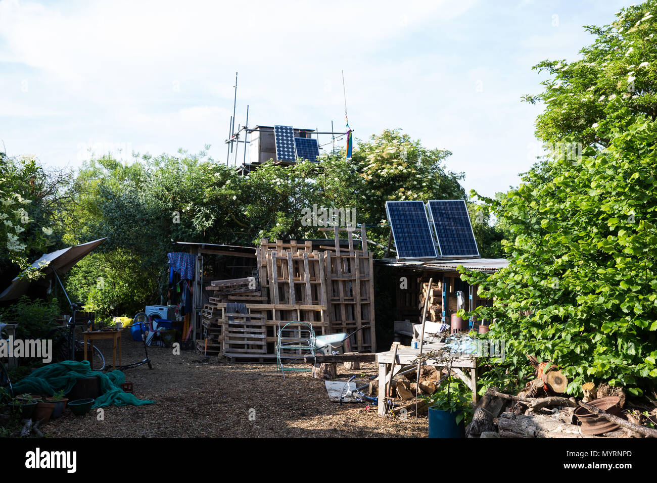 Sipson, UK. 5th June, 2018. Solar panels at Grow Heathrow, an off-grid ...