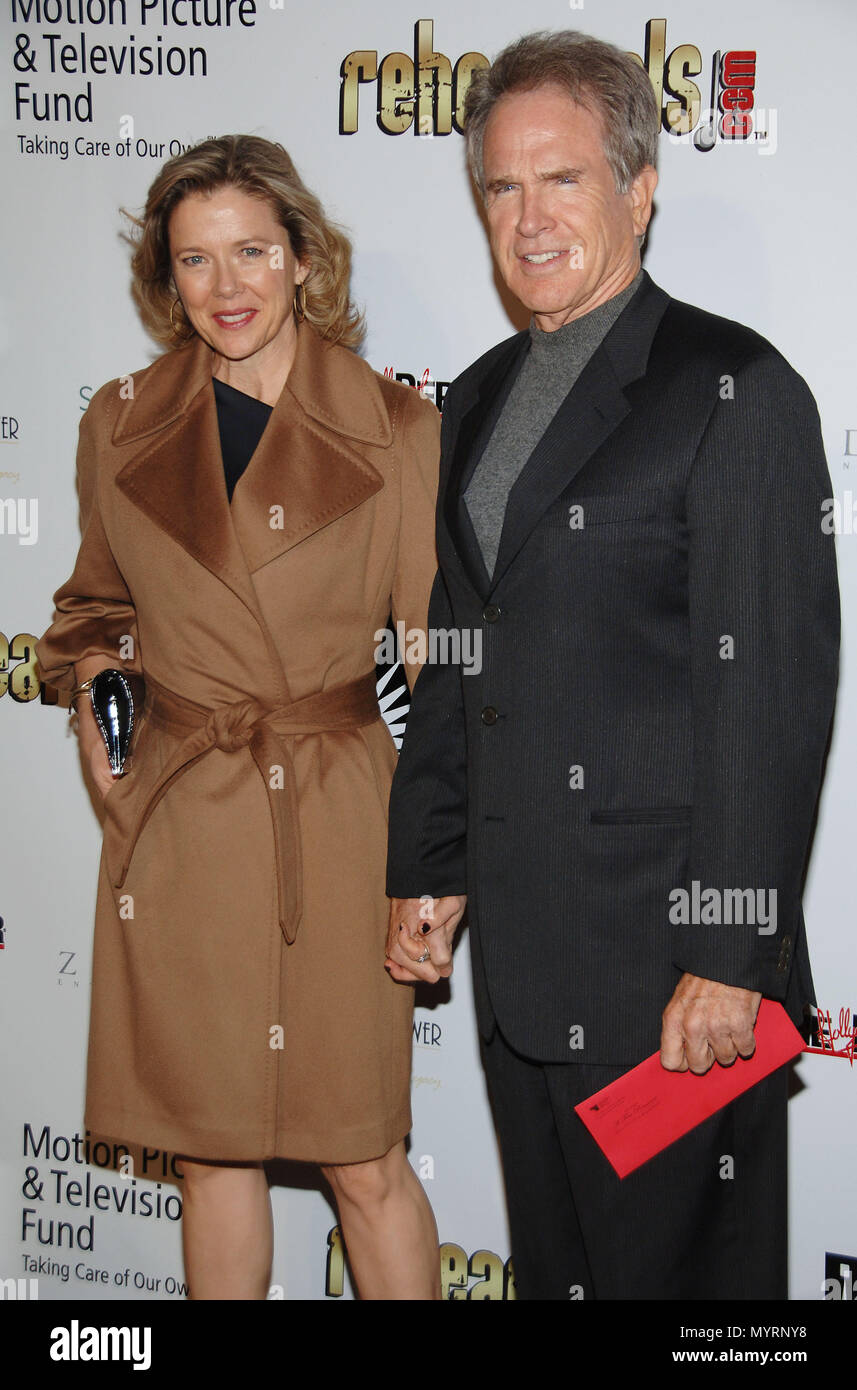 Annette bening and family hi-res stock photography and images - Alamy