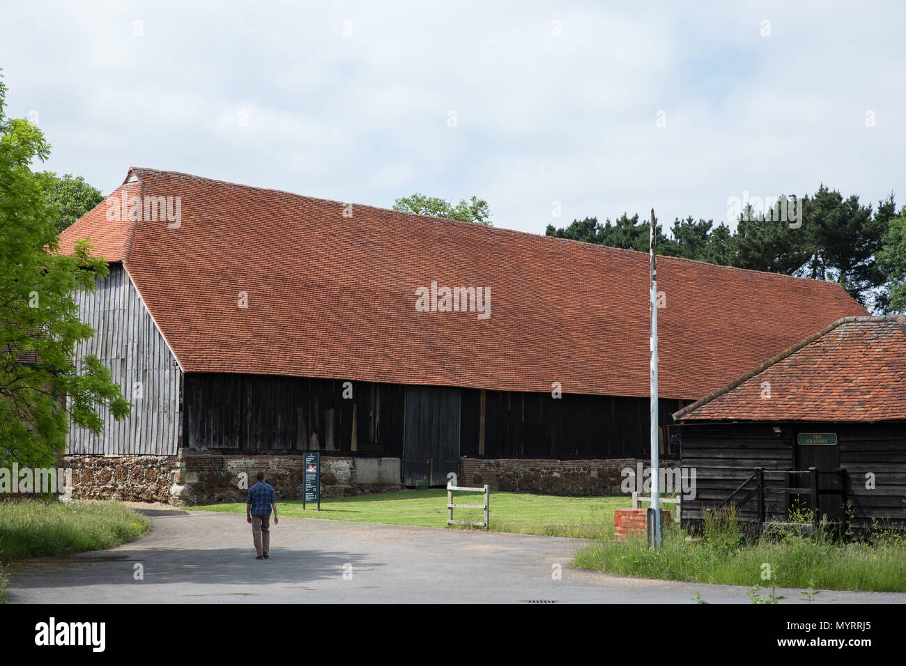 The great barn harmondsworth hi-res stock photography and images - Alamy