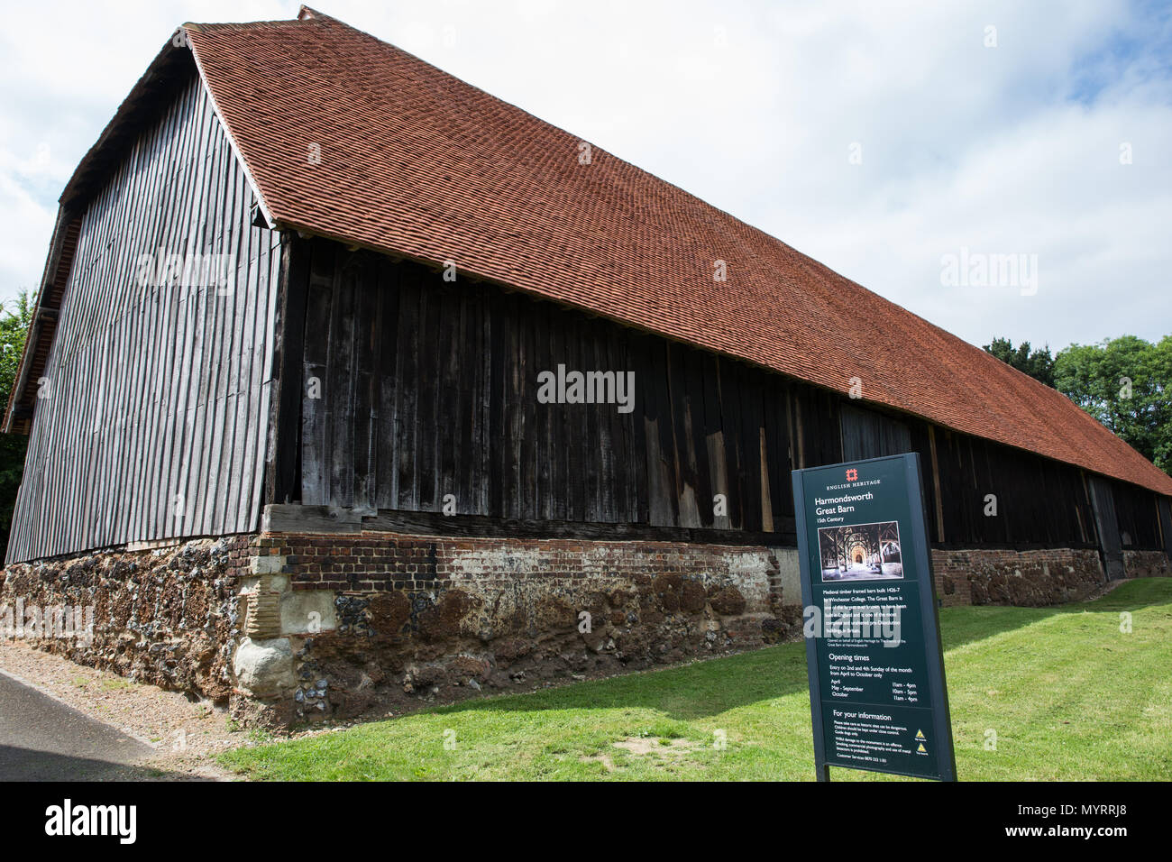 Harmondsworth barn hi-res stock photography and images - Alamy