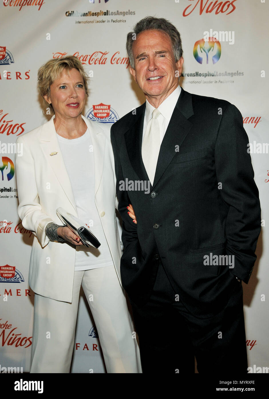 Warren Beatty and wife Annette Bening - 2009 Noche de Ninos Gala At The ...