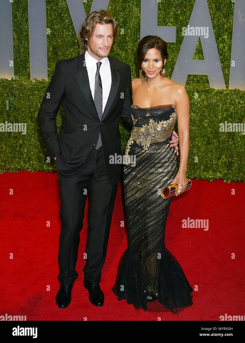 Halle Berry Sisters And Brothers