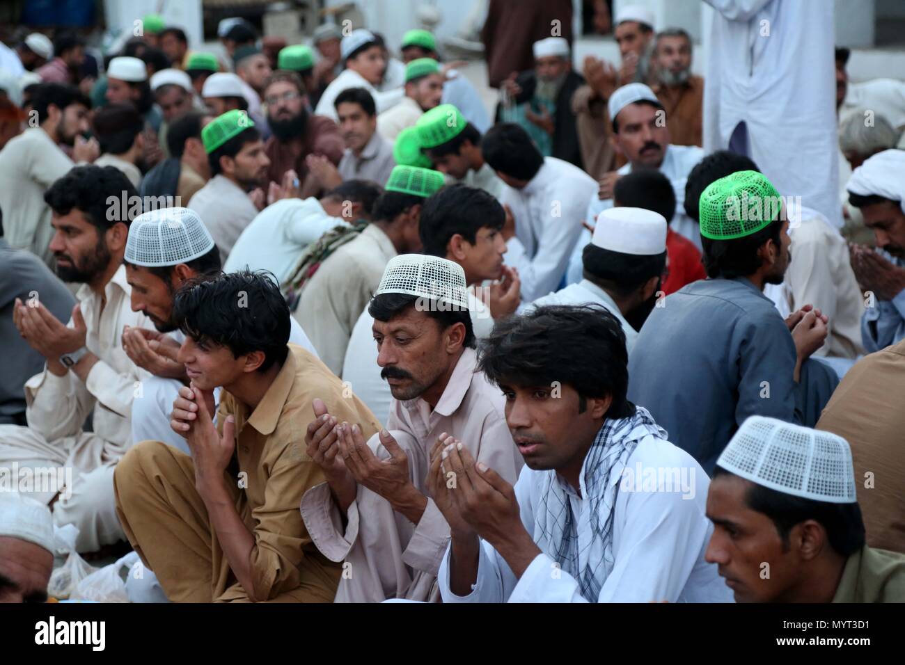 Pakistan breaking news hi-res stock photography and images - Alamy