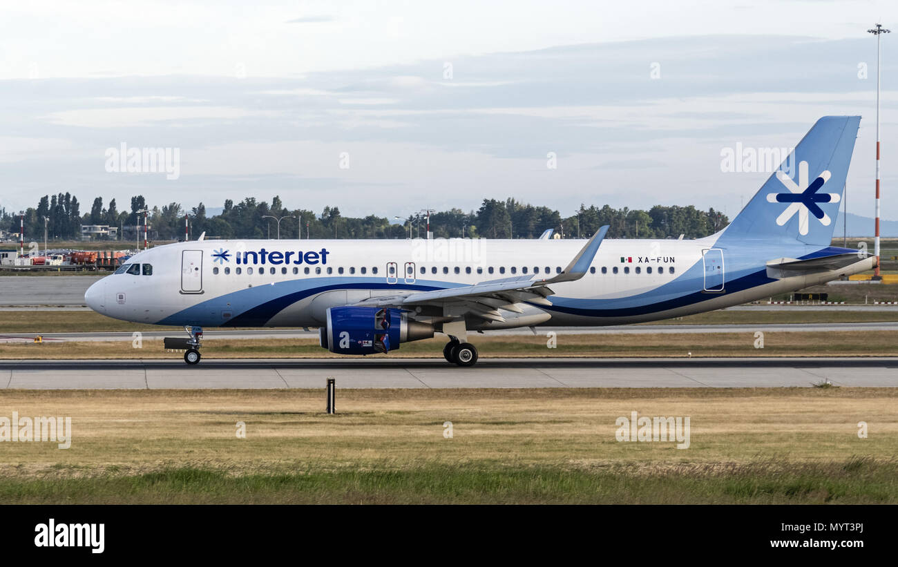 Airbus a320 200 winglet hi-res stock photography and images - Alamy