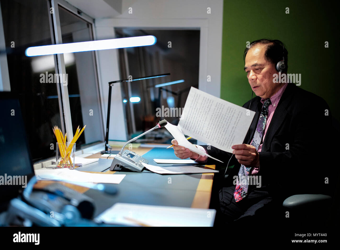 Simultaneous interpreter booth hi-res stock photography and images - Alamy