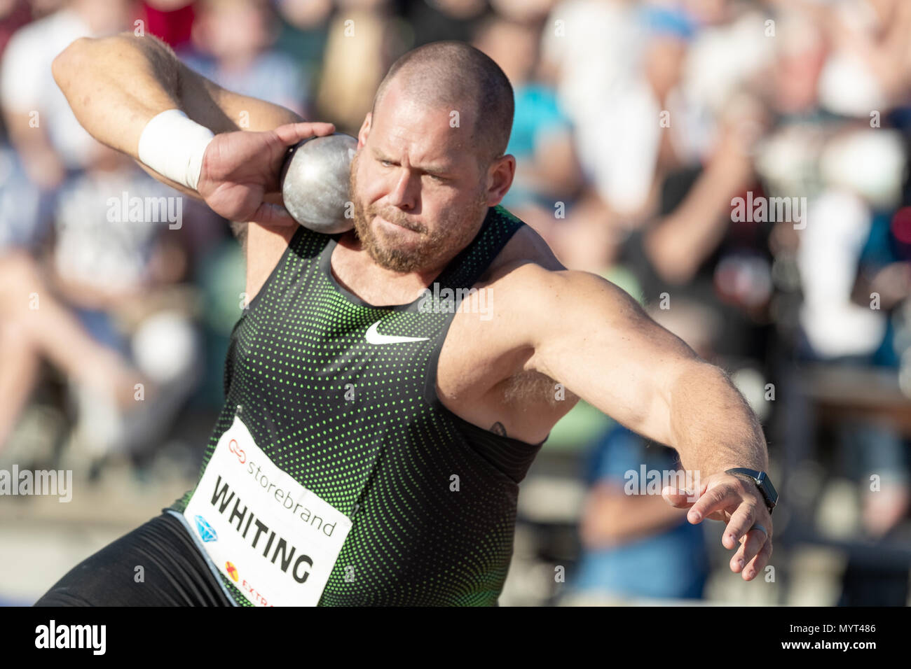 Action shot put men hi-res stock photography and images - Alamy