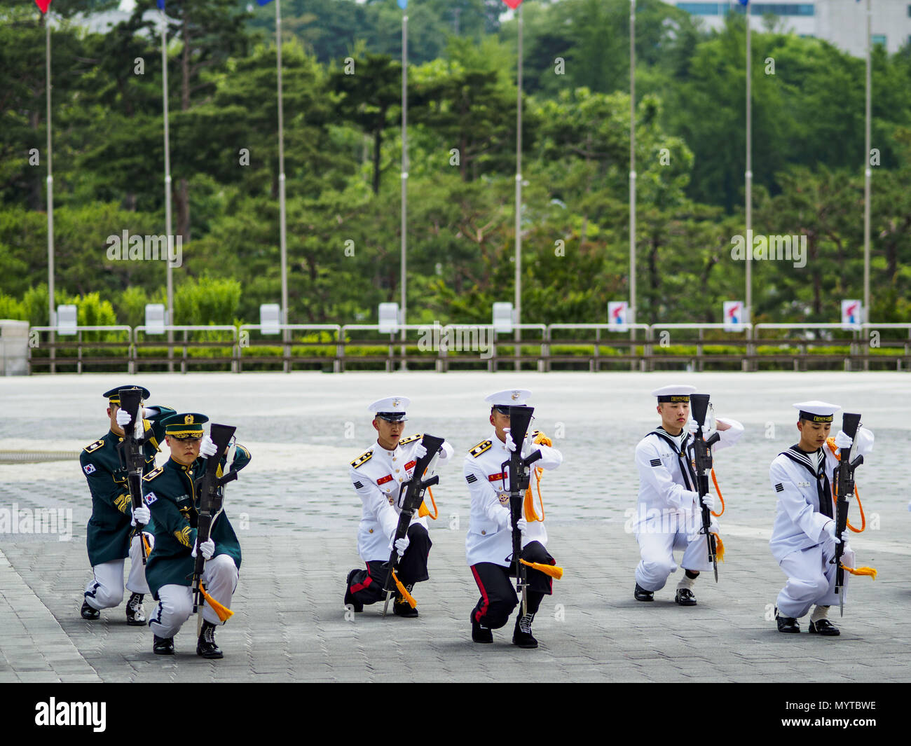 South korean army honor guard seoul hi-res stock photography and images ...