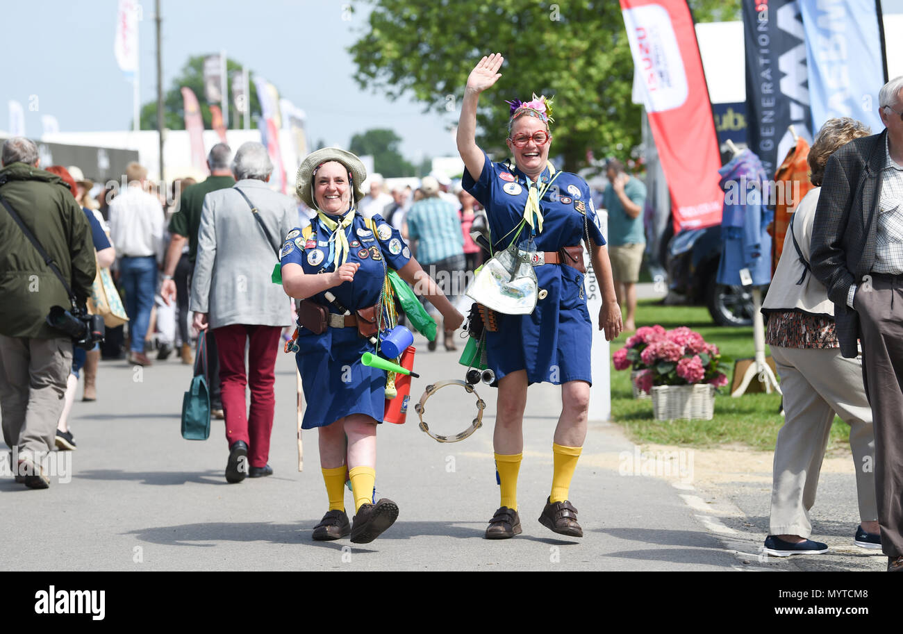 Girl guides and uk hi-res stock photography and images - Alamy