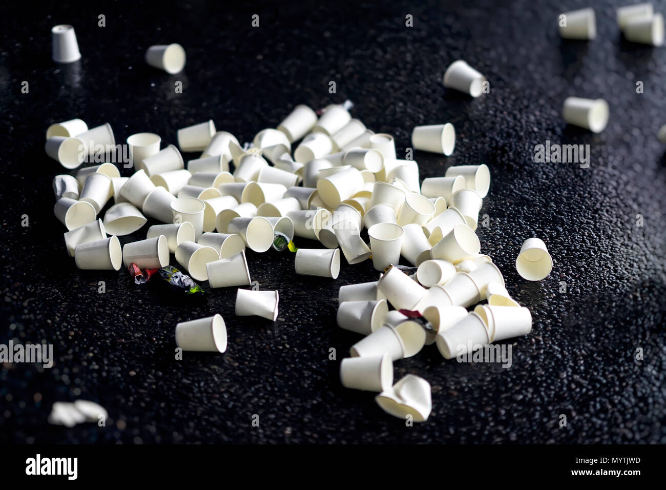 Pile of crumpled paper garbage hi-res stock photography and images - Alamy