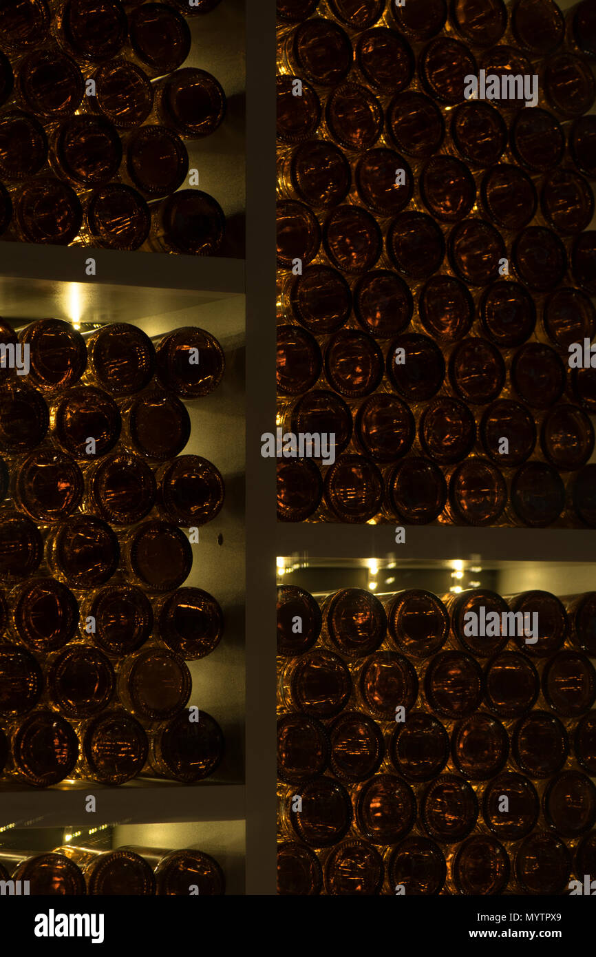 Shelves wine bottles business hi-res stock photography and images - Alamy