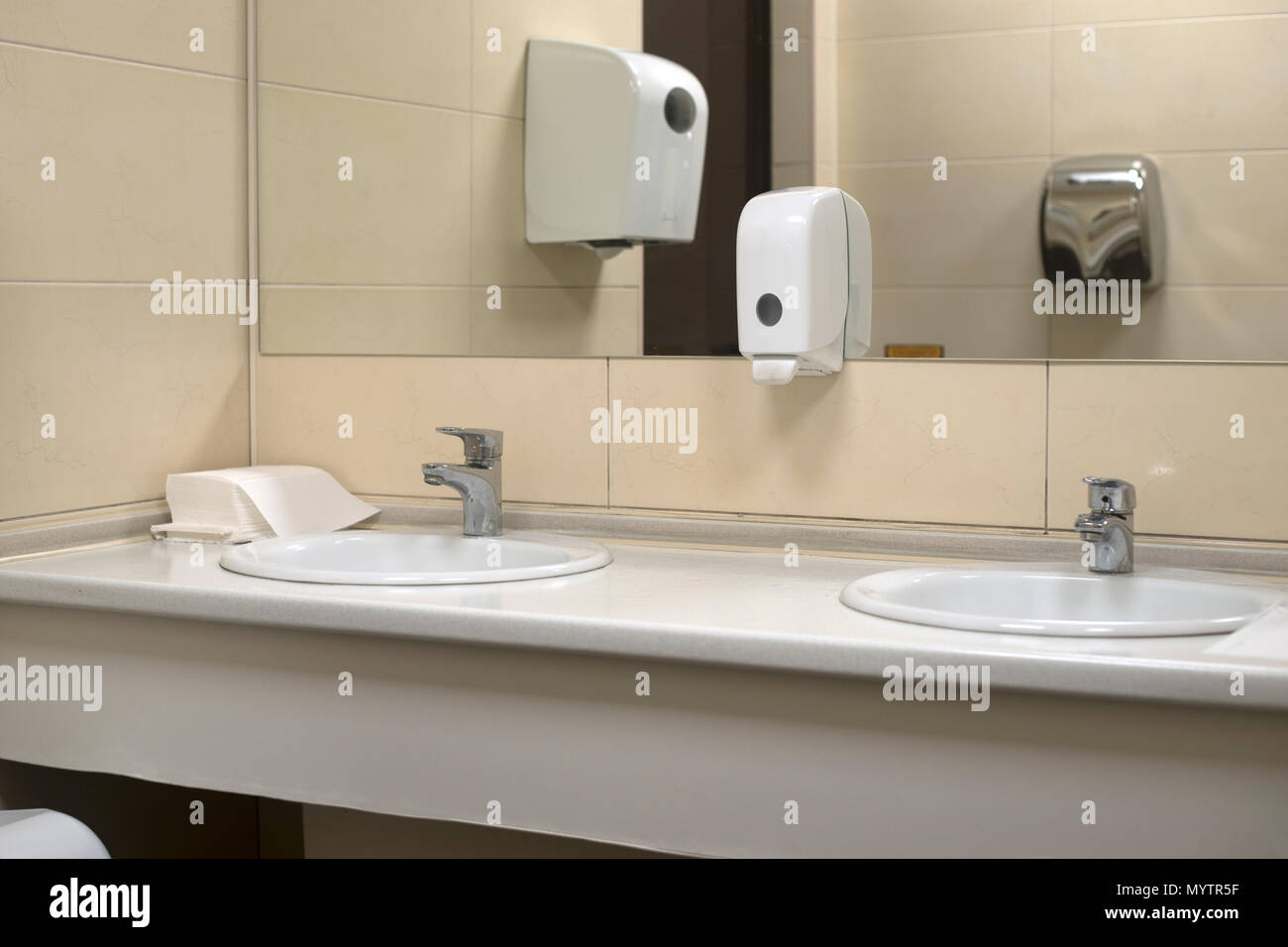 Public restroom facilities white hi-res stock photography and images ...