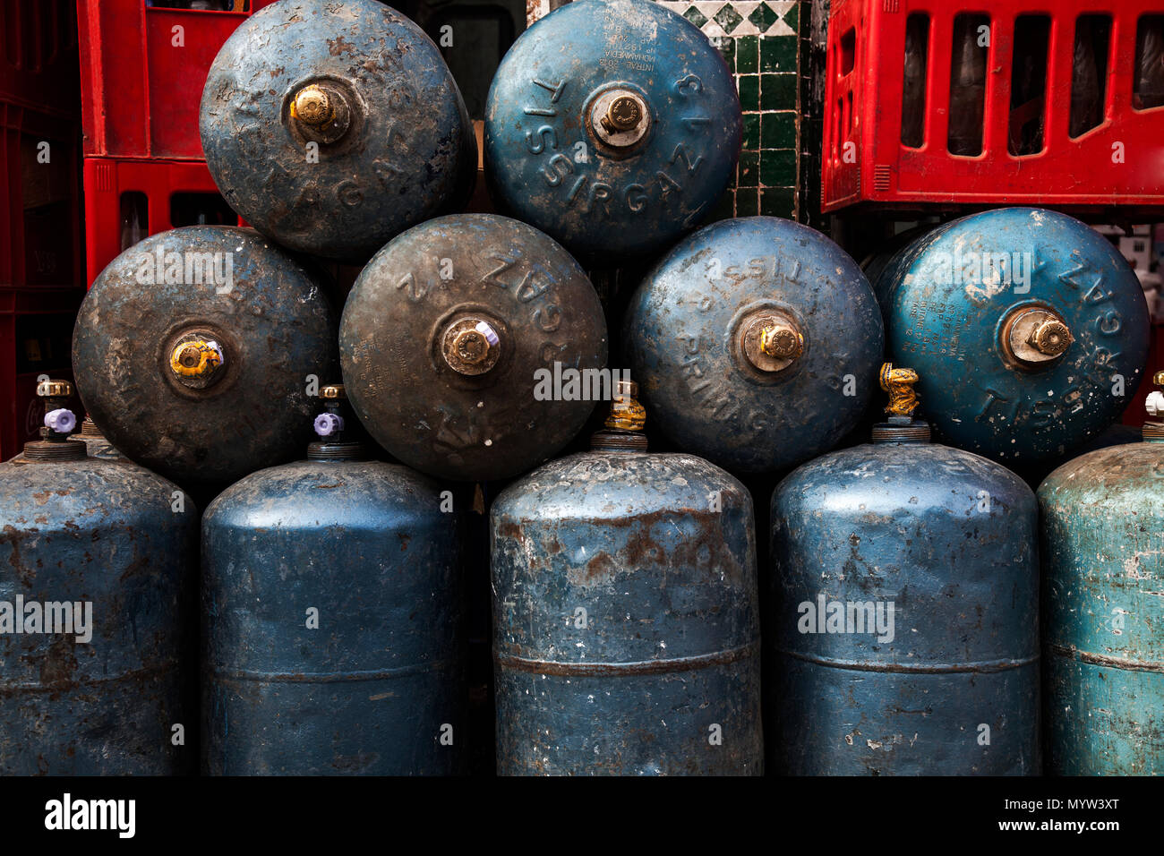 Domestic gas bottles hi-res stock photography and images - Alamy