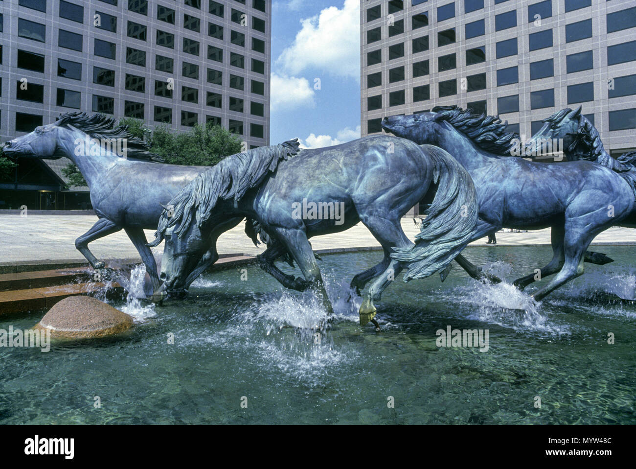 1992 HISTORICAL MUSTANGS OF LAS COLINAS SCULPTURE (©ROBERT GLEN 1984 ...