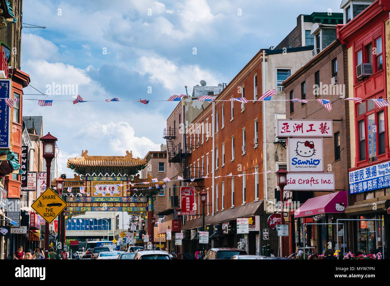 Chinatown friendship arch hi-res stock photography and images - Alamy
