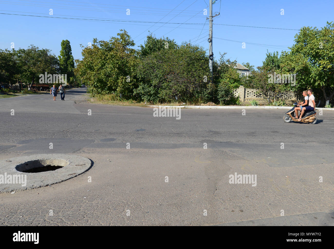 Open manhole hi-res stock photography and images - Alamy