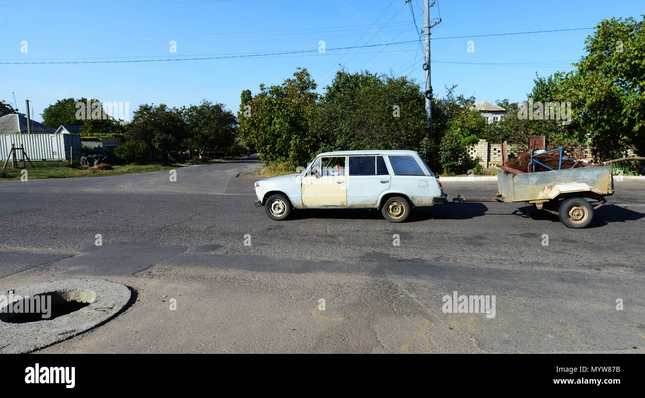 Open manhole hi-res stock photography and images - Alamy