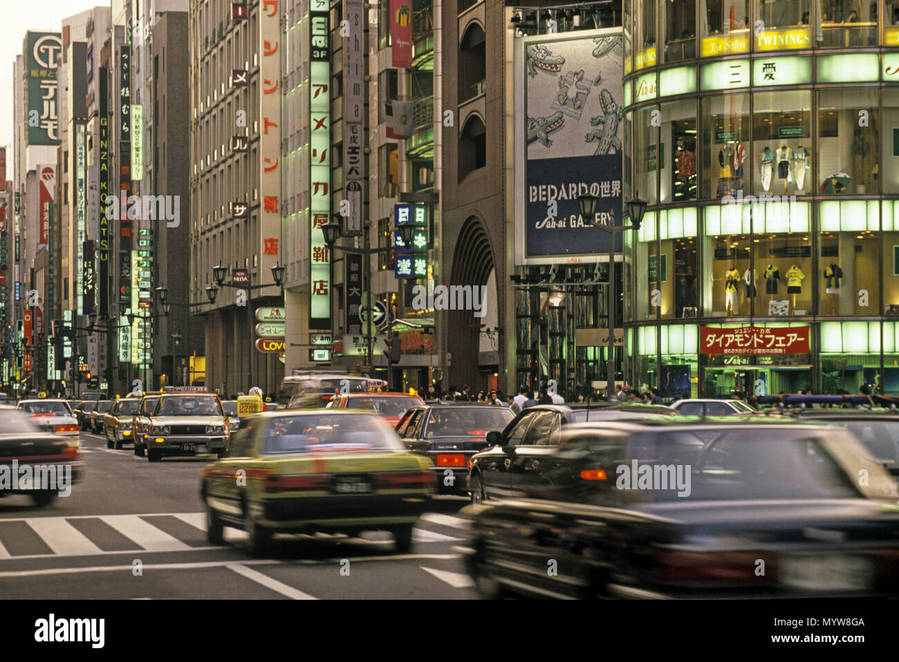 1992 historical street scene ginza tokyo hi-res stock photography and ...