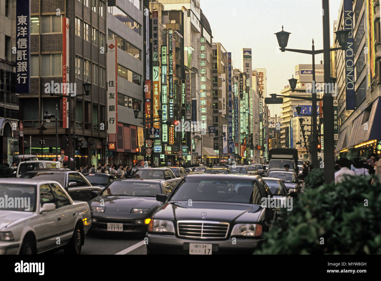 1992 HISTORICAL STREET SCENE CHUO DORI AVENUE GINZA TOKYO JAPAN Stock ...