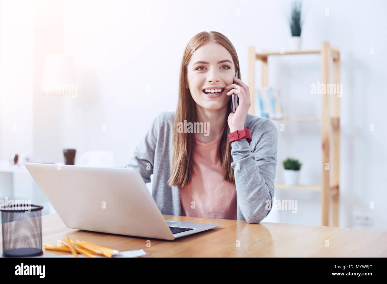 Beautiful female having friendly talk per telephone Stock Photo - Alamy