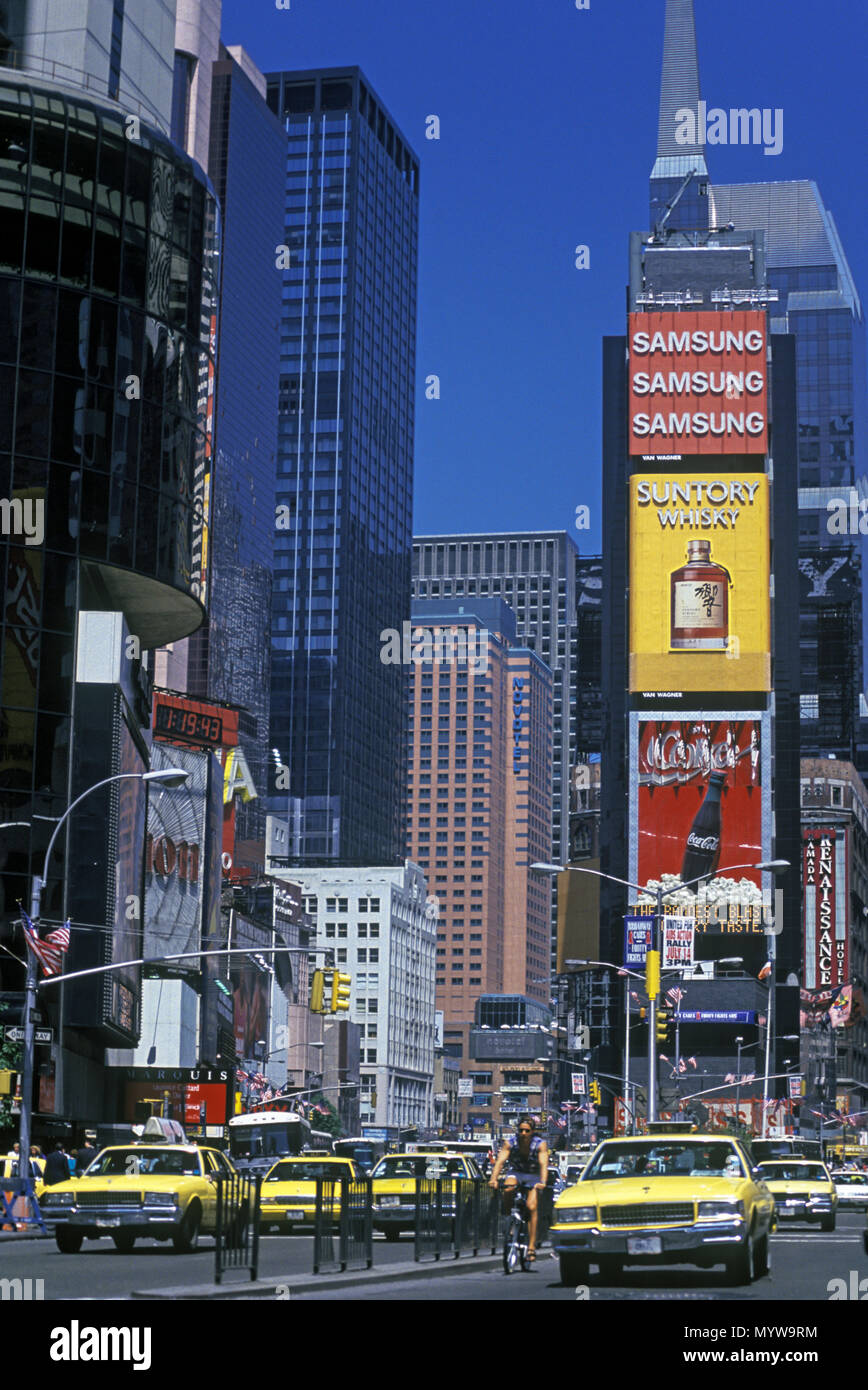 Vintage retro 1990s times square hi-res stock photography and images ...