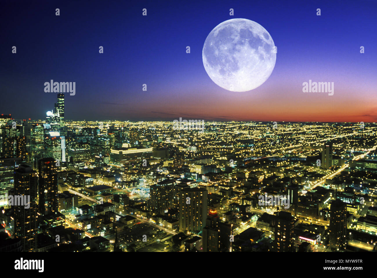 1992 HISTORICAL FULL MOON DOWNTOWN SKYLINE CHICAGO ILLINOIS USA Stock ...