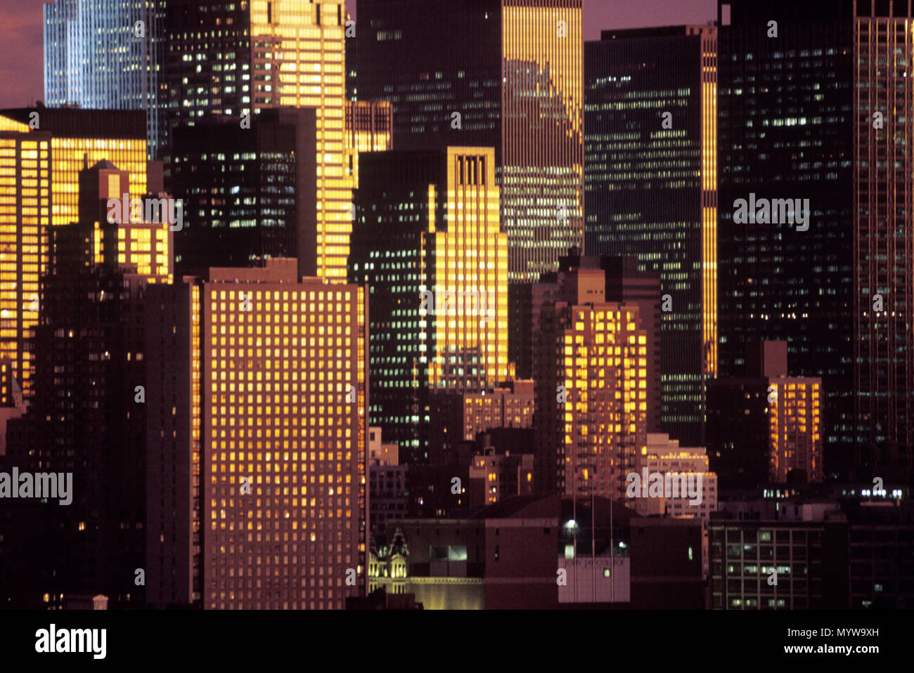 New york 1990s buildings hi-res stock photography and images - Alamy