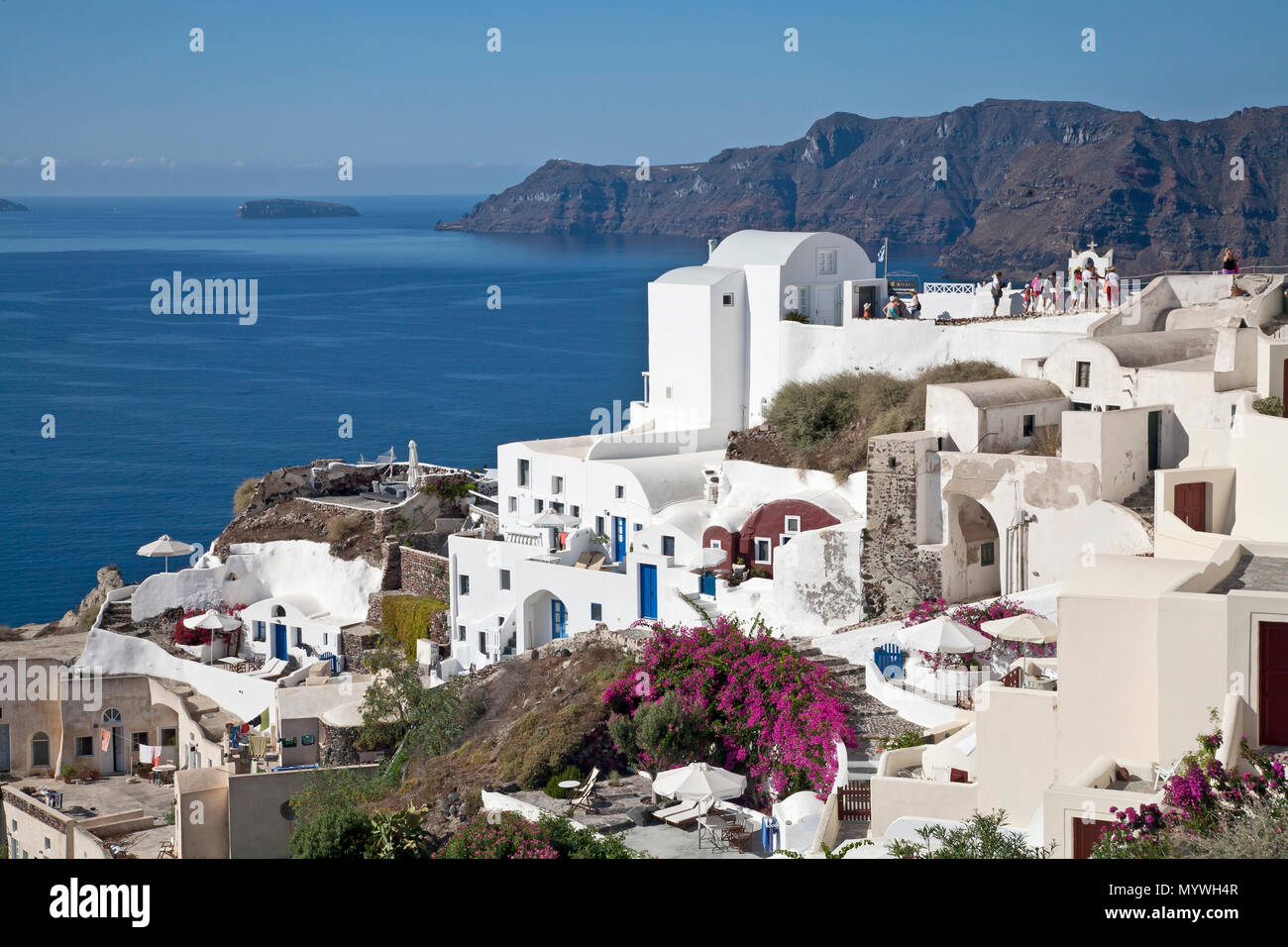 Santorini white buildings ocean hi-res stock photography and images - Alamy
