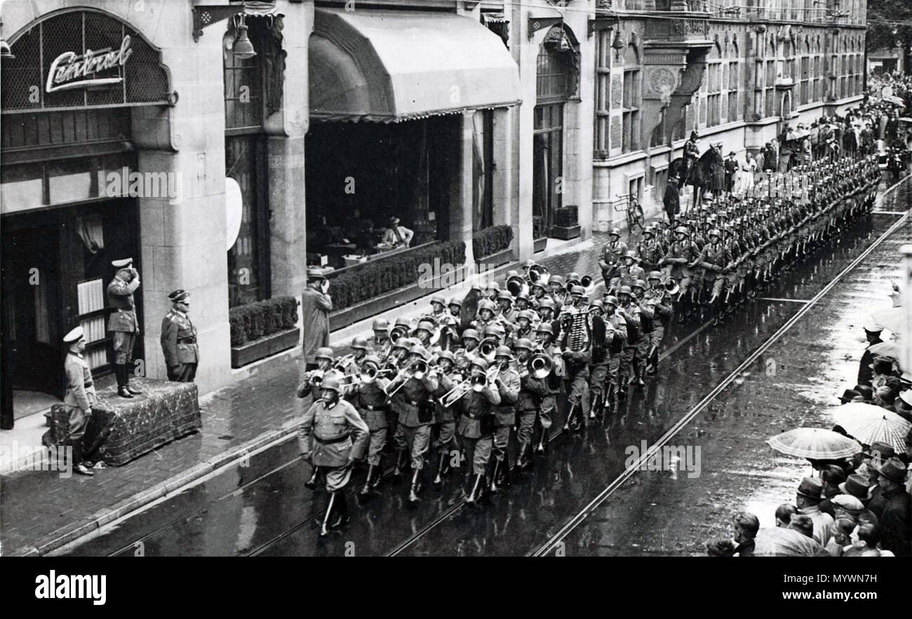 . Nederlands: Parade van het Duitse wachtbataljon voor Generaloberst ...