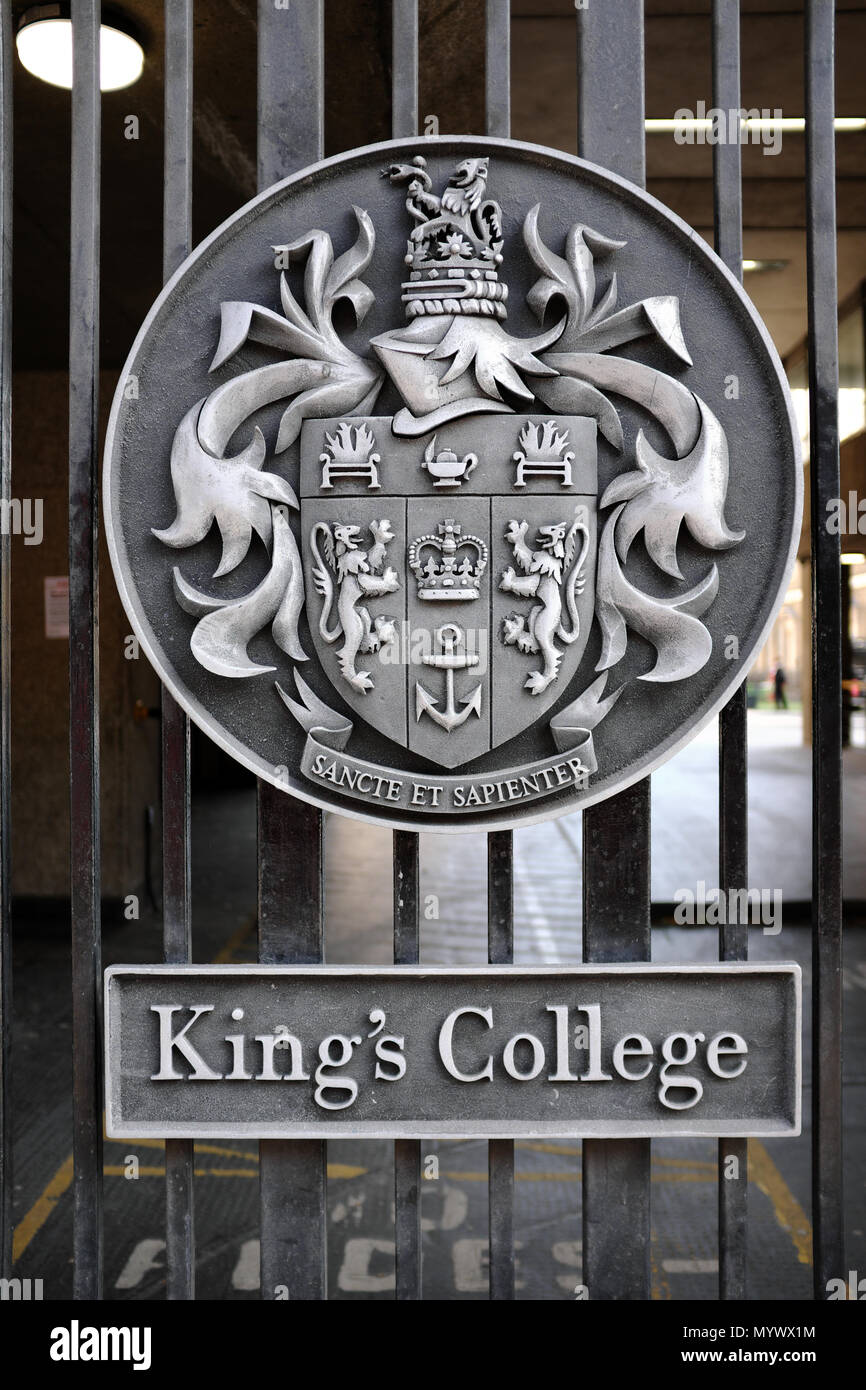 Kings college gate hi-res stock photography and images - Alamy