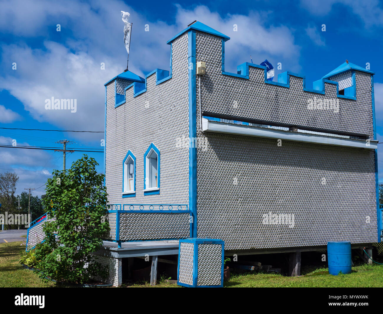 Aluminum cans hi-res stock photography and images - Alamy