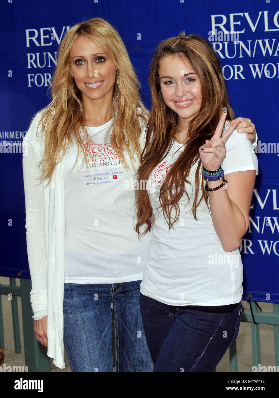 Trish Cyrus and her daughter Miley Cyrus - Revlon Run / Walk for Women ...