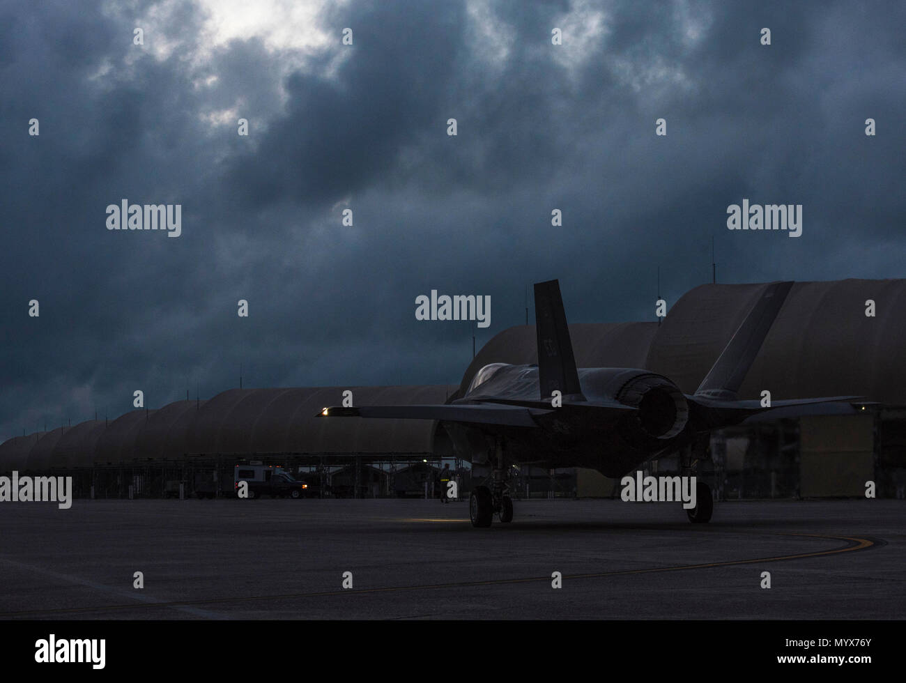 30 days of night hi-res stock photography and images - Alamy