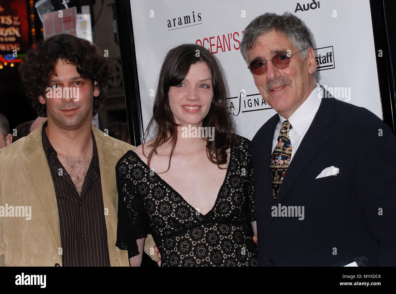 Elliot Gould and his kids arriving at the OCEAN 13 Premiere at the ...