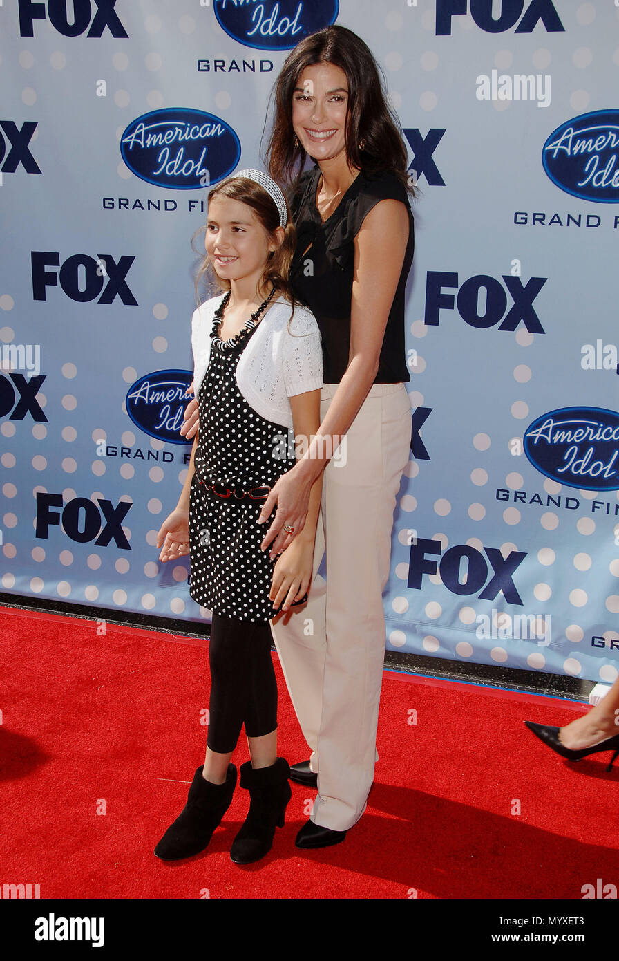 Teri Hatcher and daughter arriving at the AMERICAN IDOL Final at the ...
