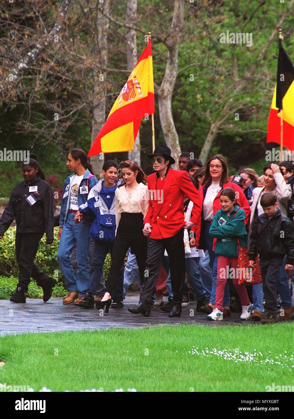 Lisa Marie Pressley and Michael Jackson April 18, 1995 at the Santa ...