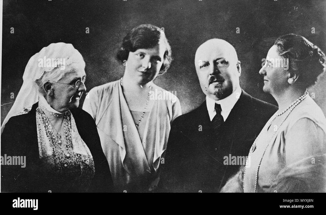 From right the queen Black and White Stock Photos & Images - Alamy