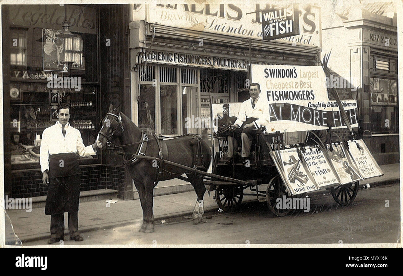Fishmongers and street hi-res stock photography and images - Alamy