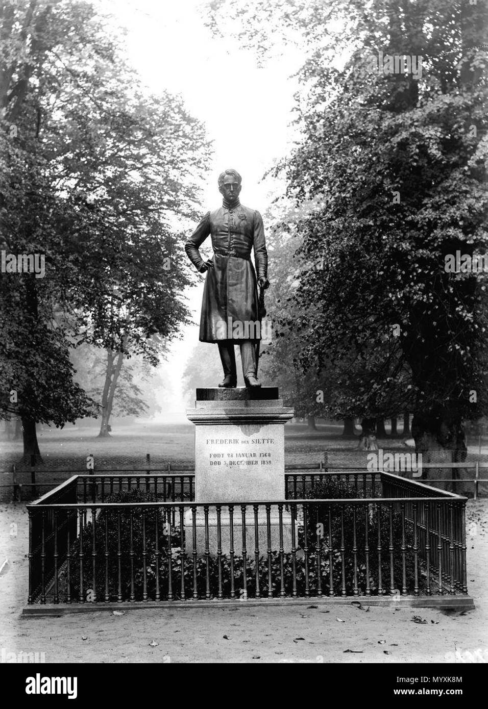 . English: The statue of Frederik VI at the entrance of Frederiksberg ...