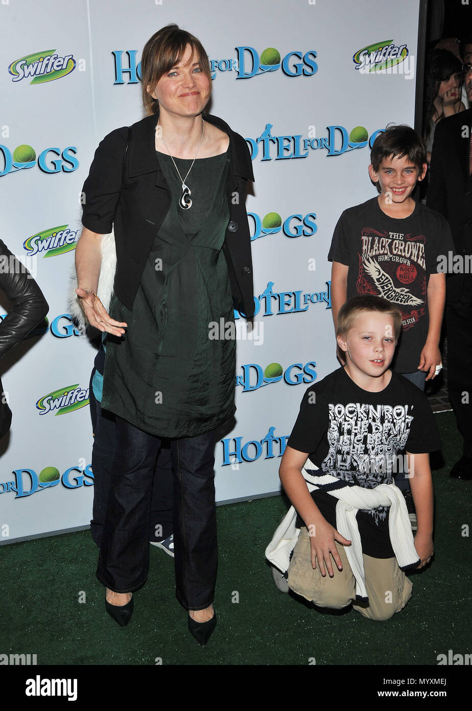 Lucy Lawless and kids - Hotel For Dogs Premiere at the Grove Theatre In ...