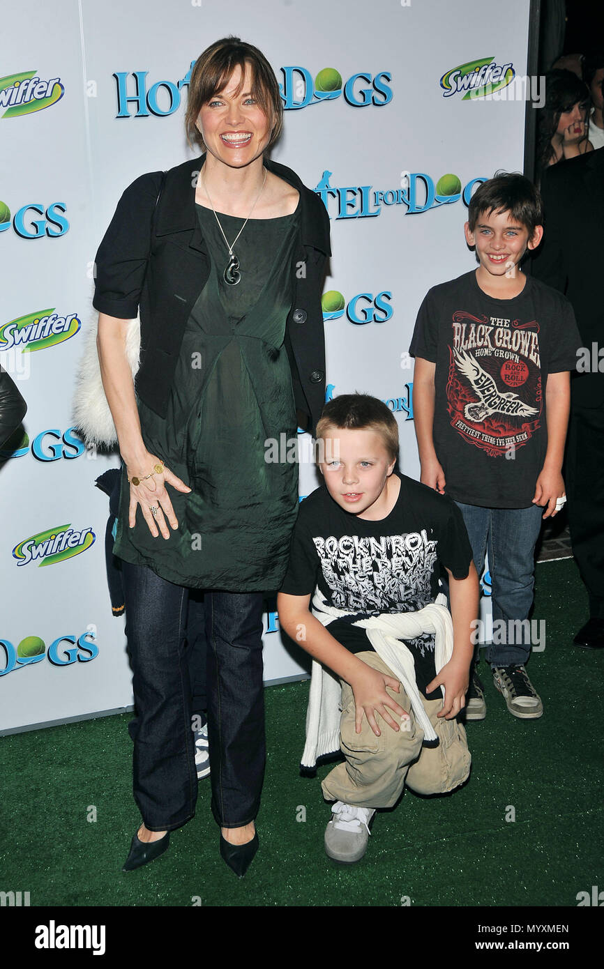 Lucy Lawless and kids - Hotel For Dogs Premiere at the Grove Theatre In ...